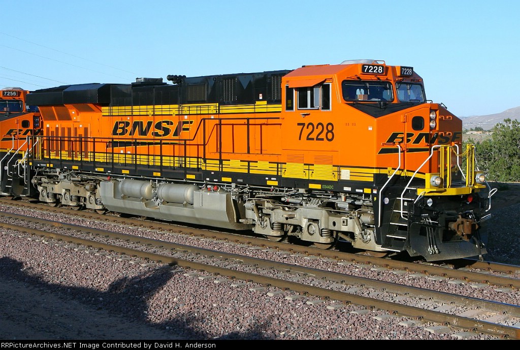 BNSF 7228